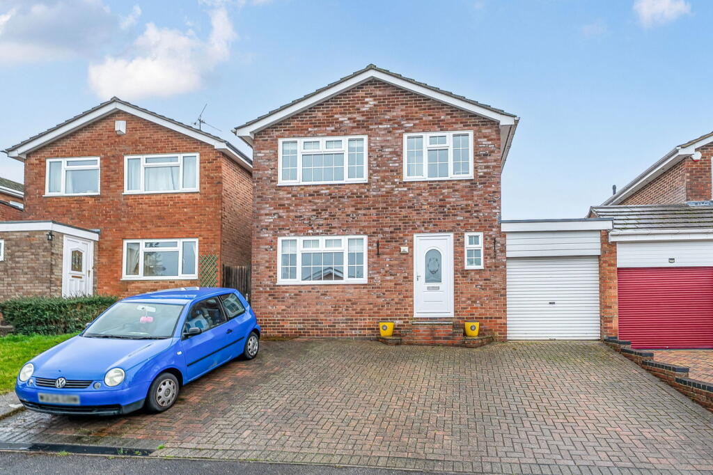 3 bedroom link detached house for sale in Curlew Close, Basingstoke ...