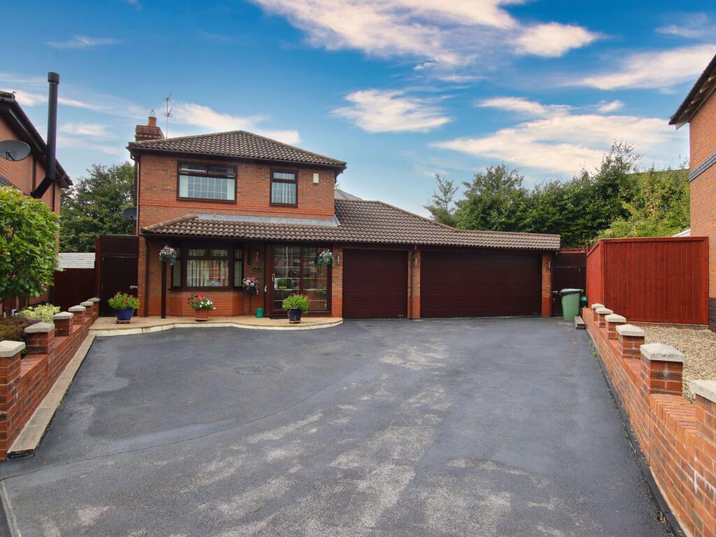 4 bedroom detached house for sale in Tan Yr Allt, Cross Inn ...
