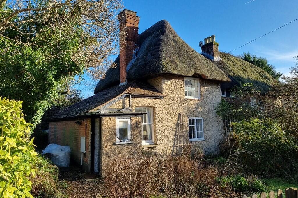 2 bedroom semi-detached house for sale in Petersfield, Hampshire, GU31