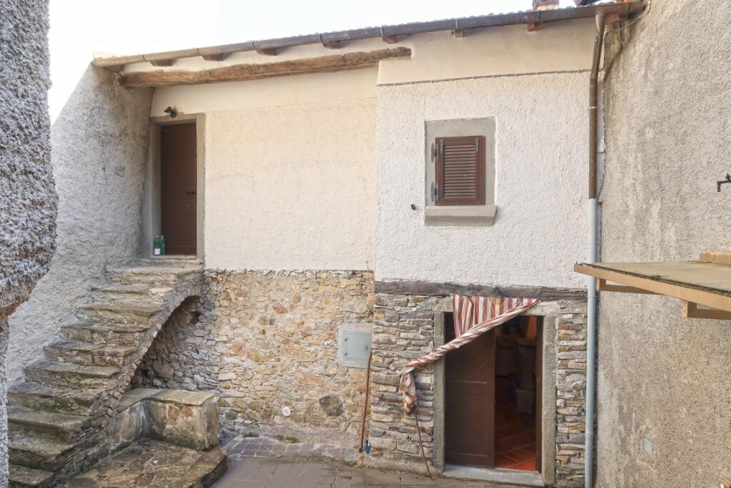 2 bedroom village house for sale in Tuscany, Lunigiana, Filattiera, Italy