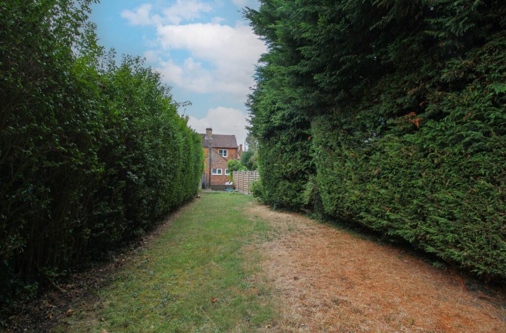 2 bedroom end of terrace house for sale in Farnborough Street ...