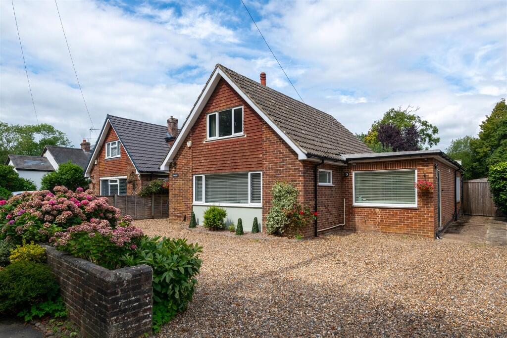 4 bedroom detached house for sale in Mill Lane, Horley, Surrey, RH6