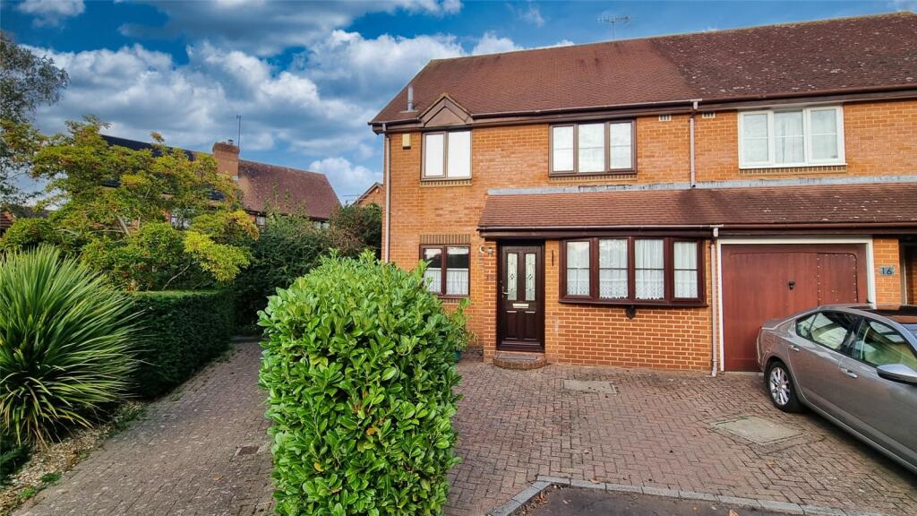 3 bedroom semi-detached house for sale in Clover Way, Smallfield ...