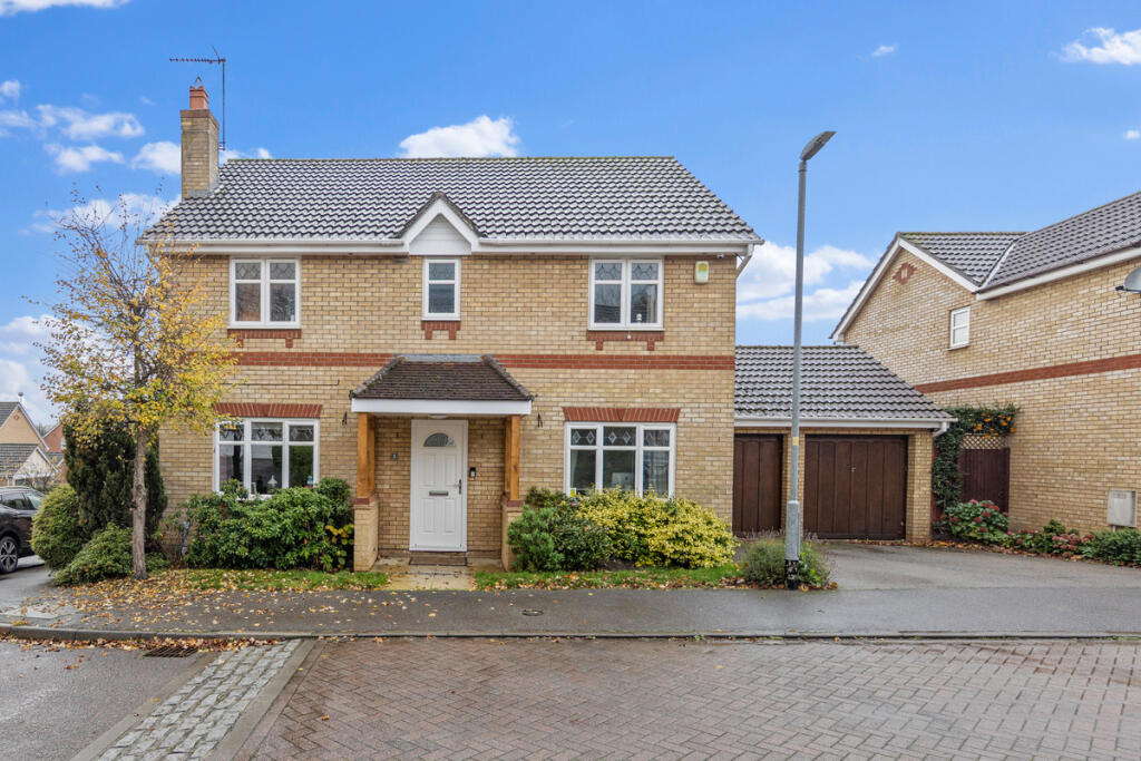 4 bedroom detached house for sale in Millennium Close, Kettering, NN15