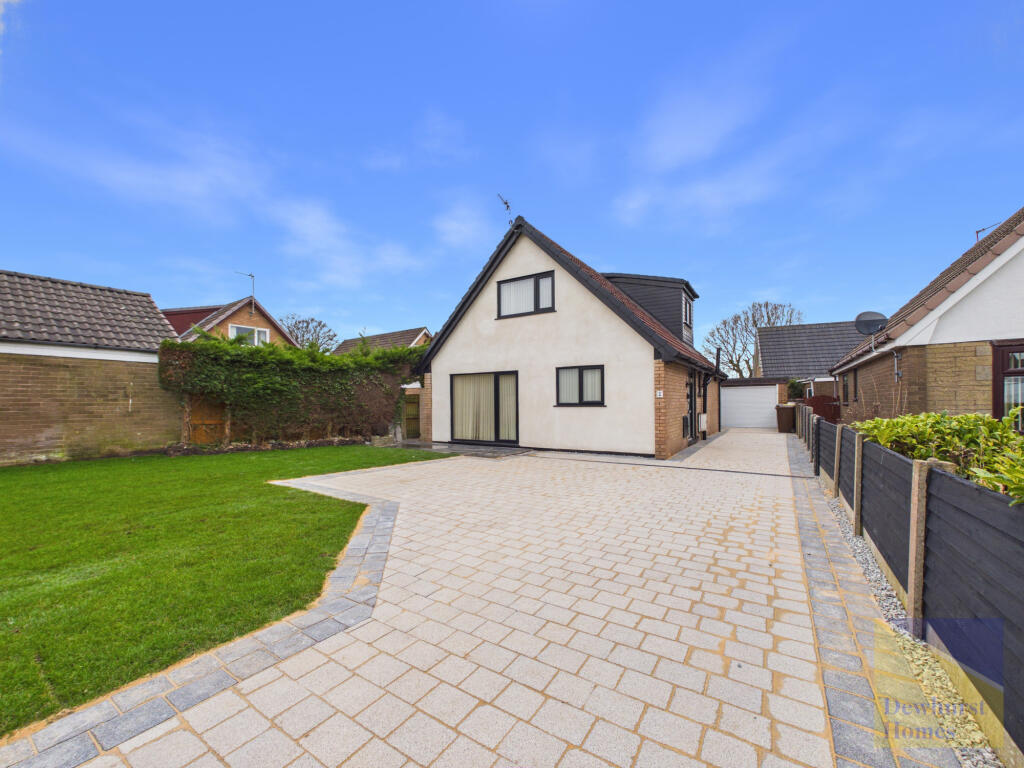 3 bedroom detached house for sale in Fell View, Grimsargh, PR2