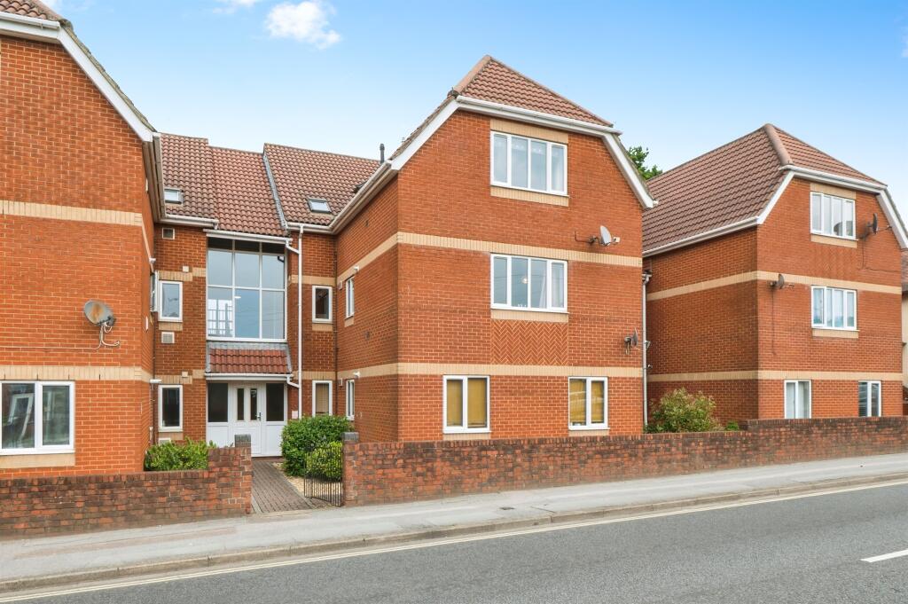 2 bedroom flat for sale in Cobbett Road, Southampton, SO18