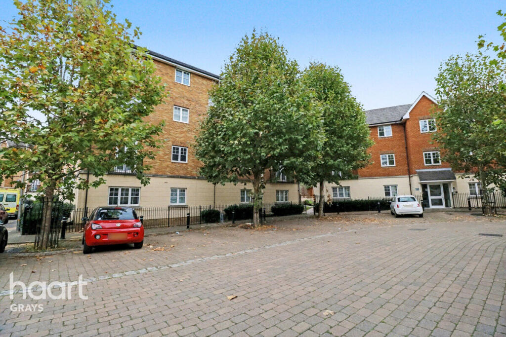2 bedroom flat for sale in Caspian Way, Purfleet, RM19
