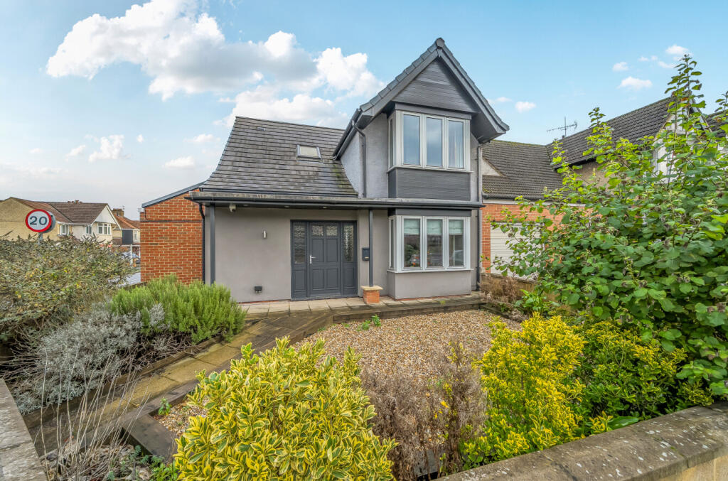 3 bedroom detached house for sale in Drove Road, Old Walcot, Swindon, SN1