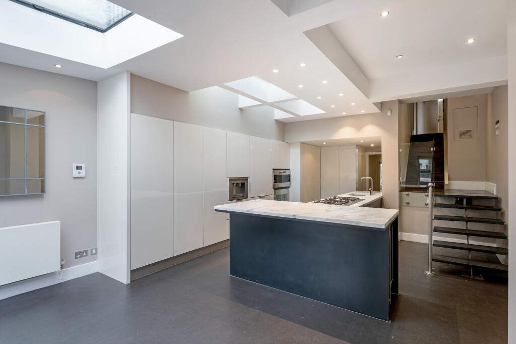 4 bedroom terraced house for sale in Eaton Terrace, London, SW1W
