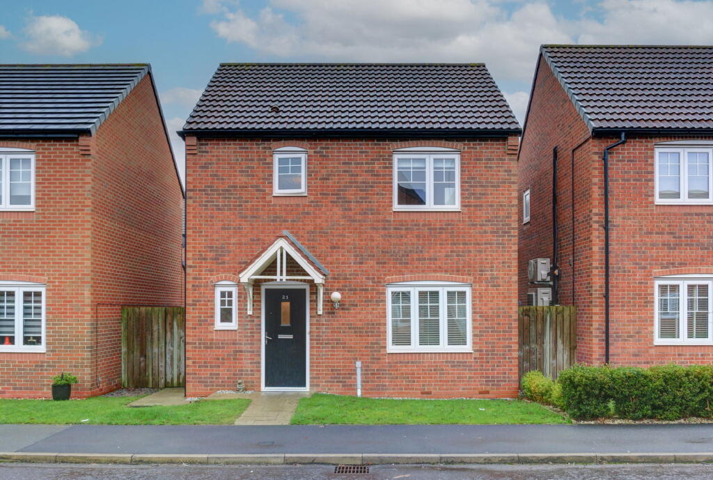 3 bedroom detached house for sale in Caldburne Drive, Collingwood Manor ...