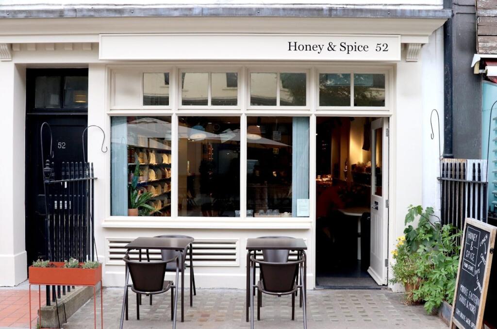 High street retail property to lease in 52 Warren Street, Fitzrovia ...