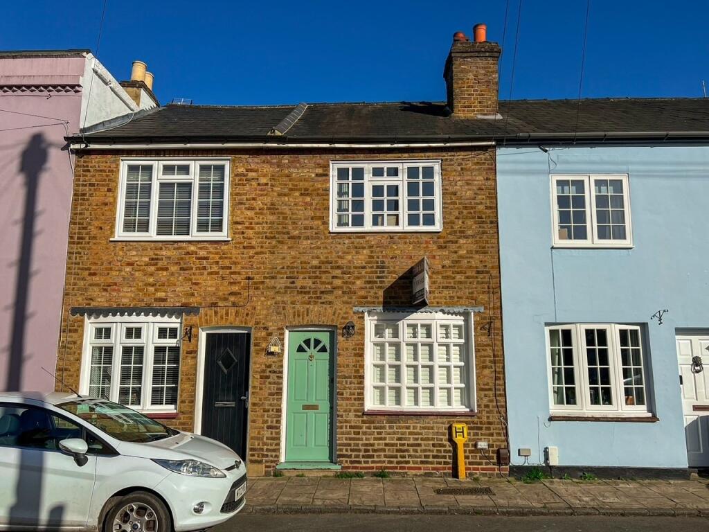 2 bedroom cottage for sale in Bell Road, East Molesey, KT8