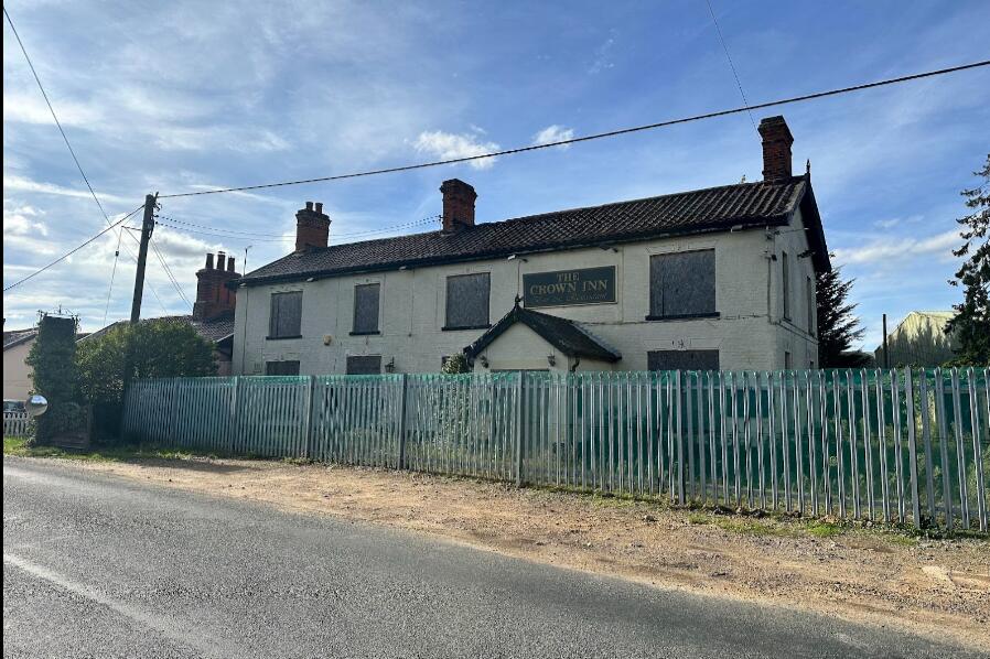 Pub for sale in Crown Inn The Street, Weybread, IP21 5TL, IP21