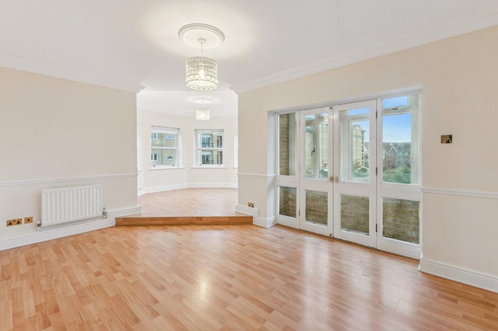 2 bedroom flat for sale in Trinity Church Road, Barnes, SW13