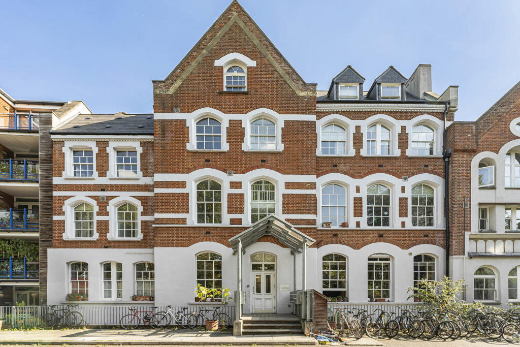 2 bedroom apartment for sale in Martello Street, London, E8