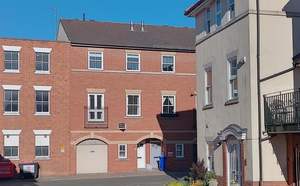 3 bedroom town house for sale in High Baxter Street, Bury St. Edmunds, IP33