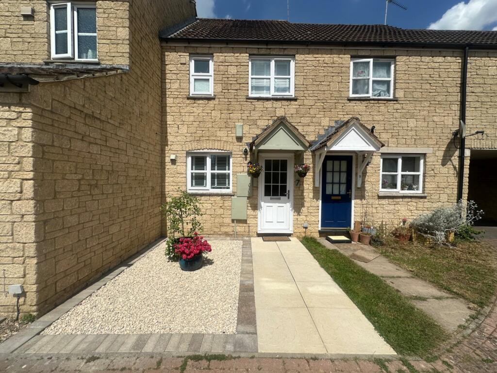 2 bedroom terraced house for sale in Swansfield, Lechlade ...