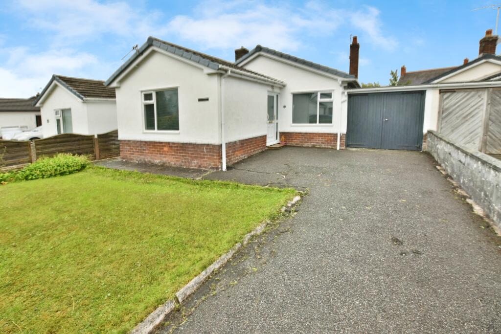 2 bedroom detached bungalow for sale in 9 Bryn Siriol, Coedpoeth, LL11