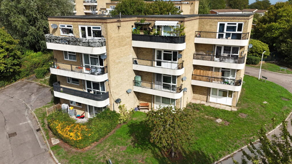 1 bedroom flat for sale in Ryedene Place, Basildon, SS16 4TF, SS16