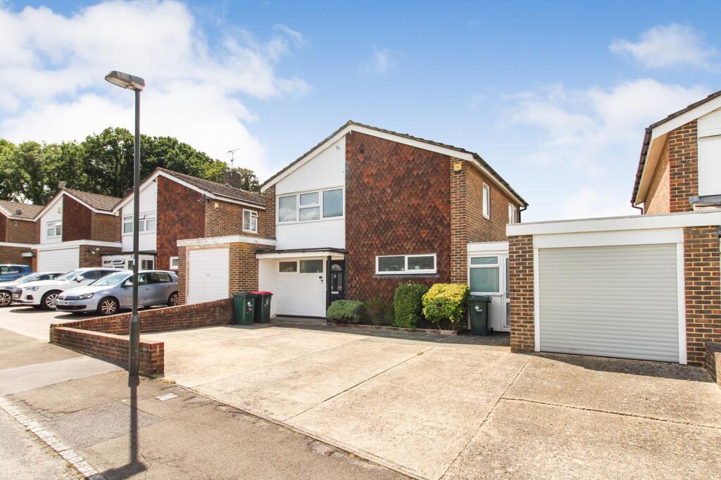 3 bedroom detached house for sale in Holmbury Close, Crawley, West ...