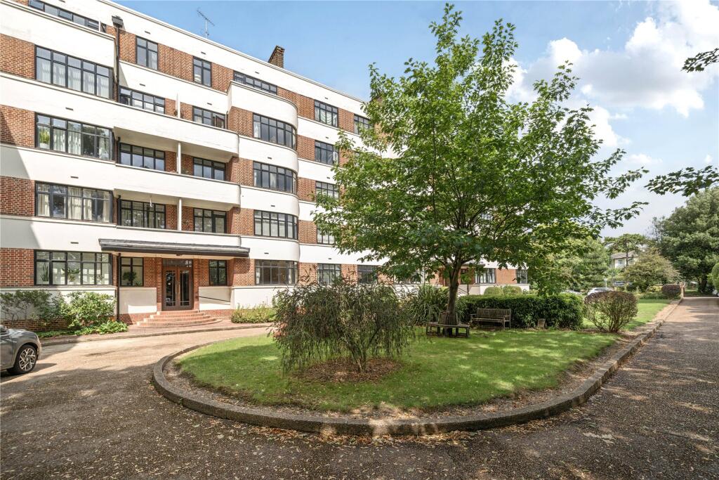 2 bedroom flat for sale in The Crescent, Surbiton, KT6