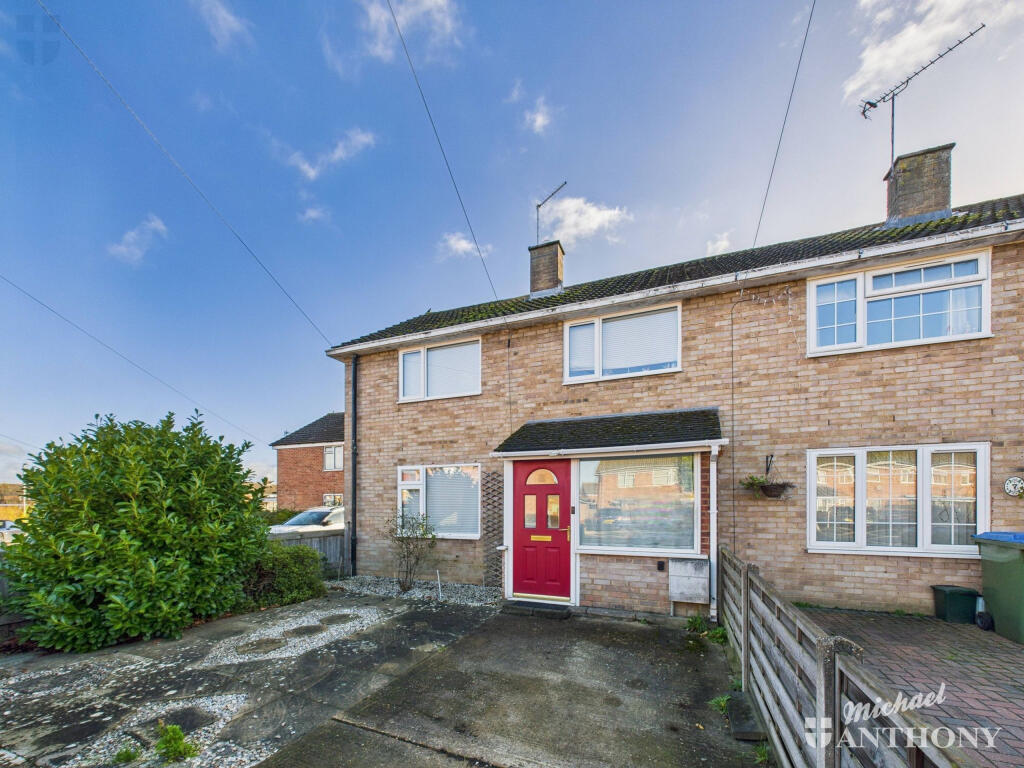 3 bedroom end of terrace house for sale in Stonebridge Road, Aylesbury ...