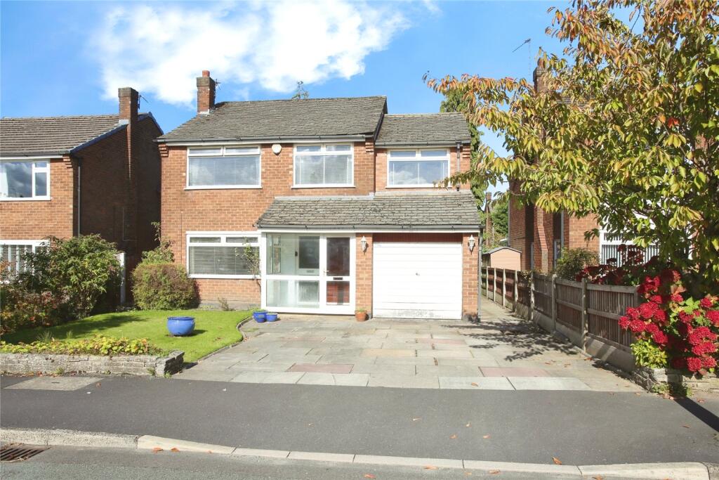 4 bedroom detached house for sale in Alderdale Drive, Heaton Moor ...