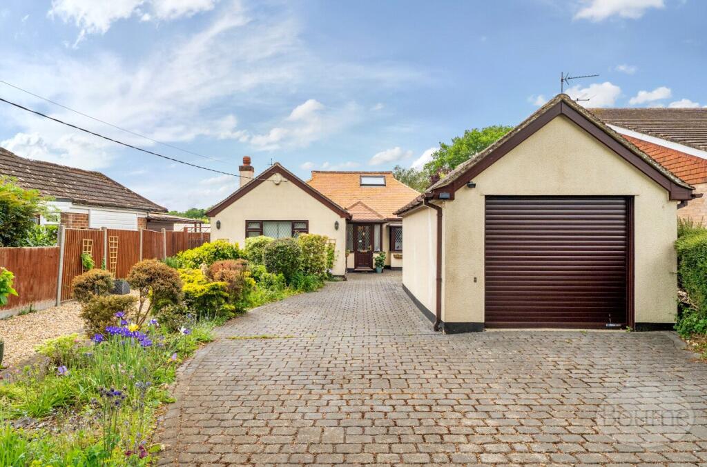 3 bedroom bungalow for sale in Hazel Road, Ash Green, Surrey, GU12
