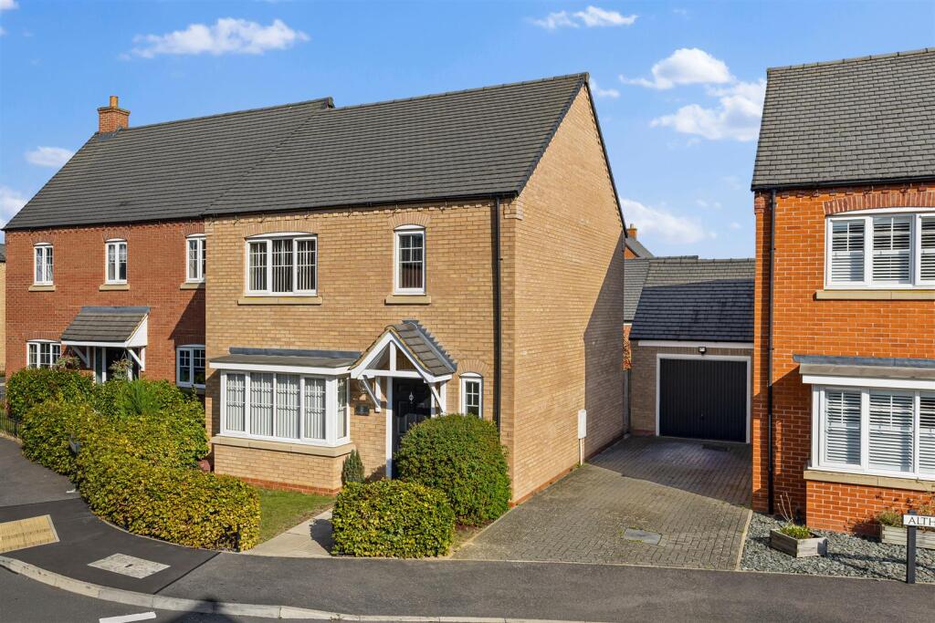 4 bedroom detached house for sale in Rockingham Rise, Raunds, NN9