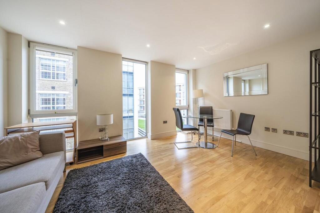 1 bedroom flat for sale in Printers Road, Stockwell, London, SW9