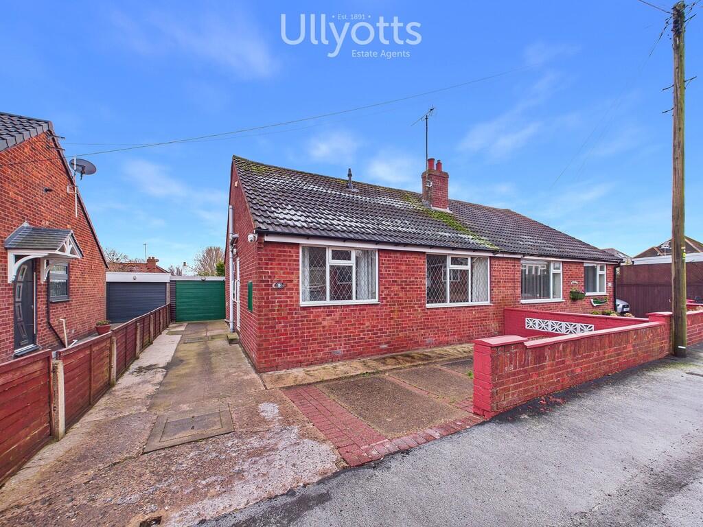 3 bedroom semi-detached bungalow for sale in Bemrose Grove, Bridlington ...