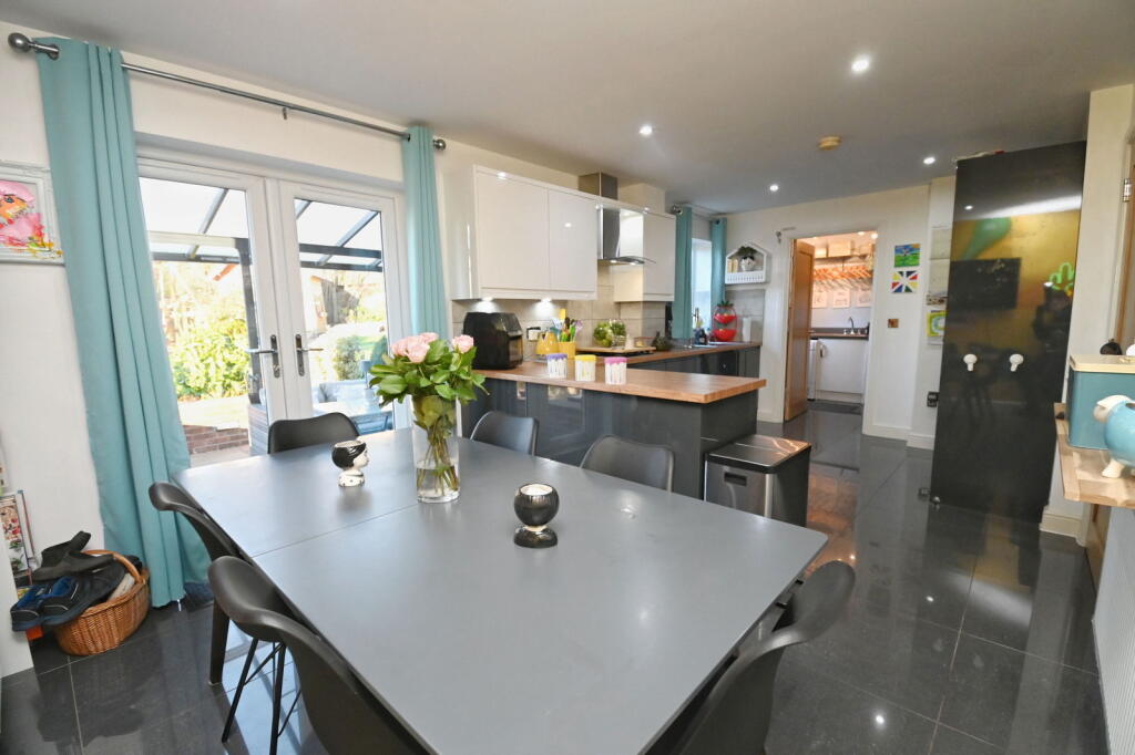 5 bedroom detached house for sale in Darley Cross, Worsbrough, Barnsley ...