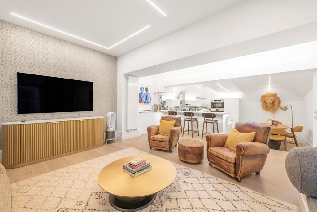 3 bedroom flat for sale in Winchester Street, Pimlico, SW1V