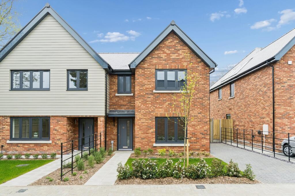 4 bedroom semi-detached house for sale in Turnpike Lane, Ickleford ...