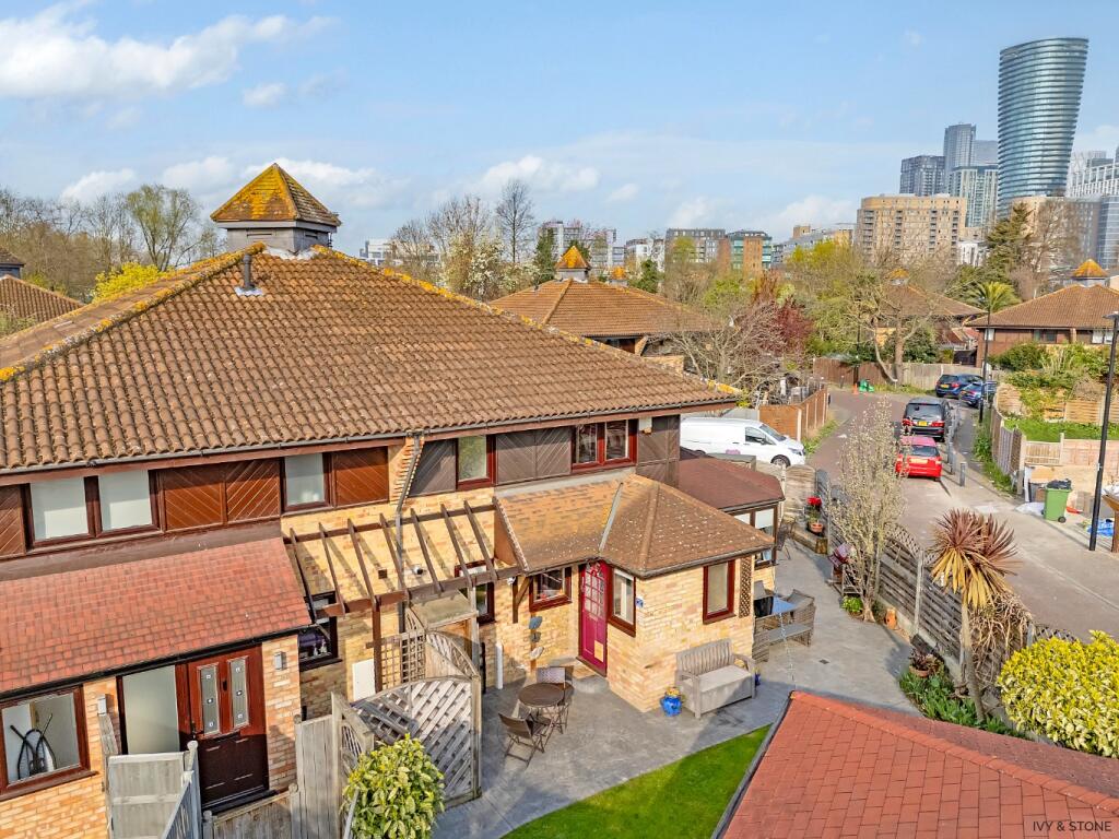 3 bedroom semi-detached house for sale in 8 Friars Mead, London ...