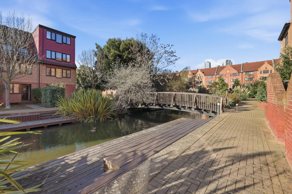 1 bedroom flat for sale in Leerdam Drive, Canary Wharf, E14