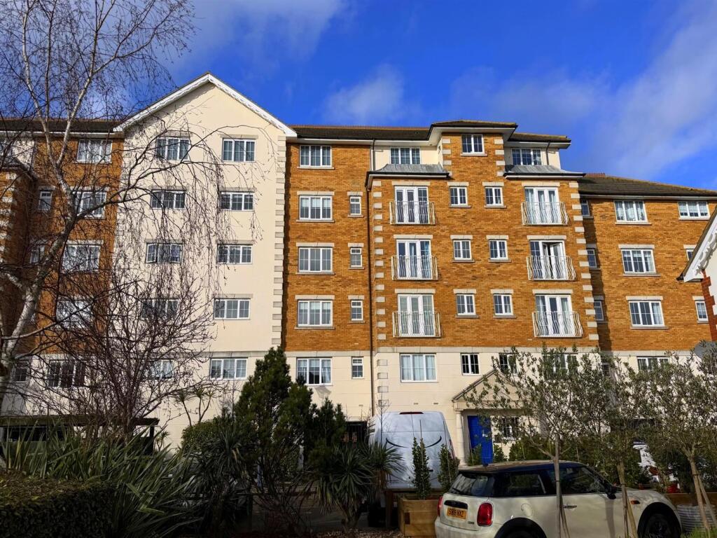 2 bedroom flat for sale in Golden Gate Way, Sovereign Harbour ...