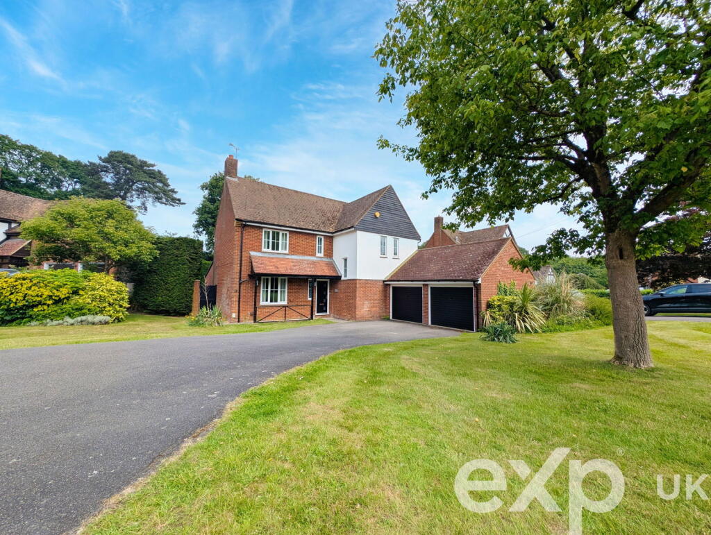 4 bedroom detached house for sale in Meteor Road, West Malling, ME19 ...