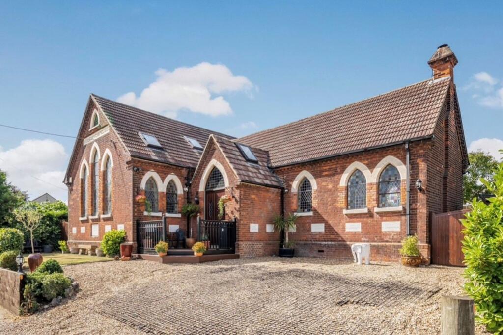 4 bedroom detached house for sale in Cooling Chapel, Spendiff, Cooling ...