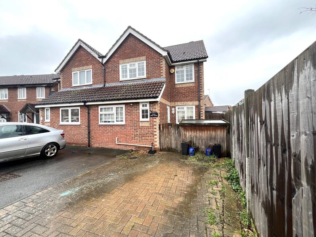 3 bedroom semi-detached house for sale in Drake Avenue, Chatteris ...