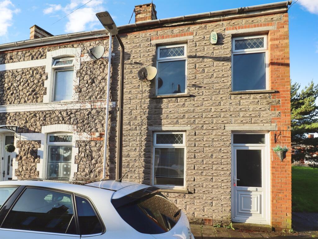 3 bedroom end of terrace house for sale in Spring Street, Barry, CF63