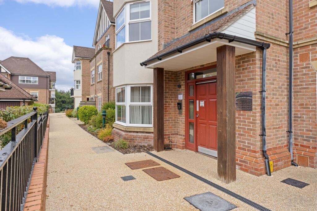 3 bedroom retirement property for sale in Cavendish House, Bramshott ...