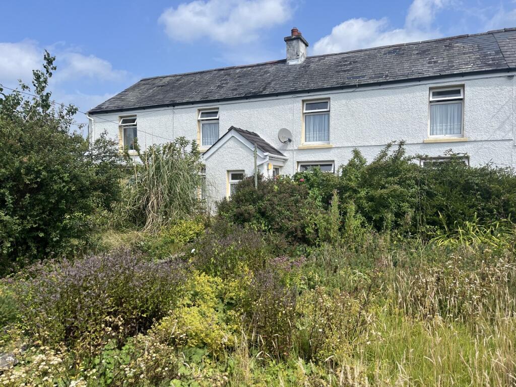 3 bedroom end of terrace house for sale in Cefntirescob, Llandeilo ...