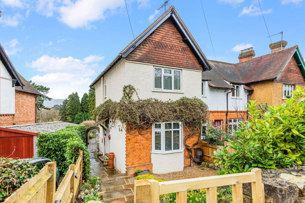 3 bedroom end of terrace house for sale in Westerham Road, Oxted, RH8 ...