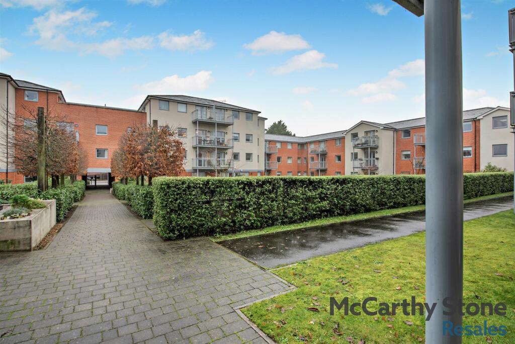 2 bedroom apartment for sale in Emma Court, Southern Road, Basingstoke ...