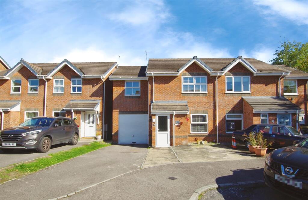 3 bedroom semi-detached house for sale in Winlaw Close, Shaw, SN5