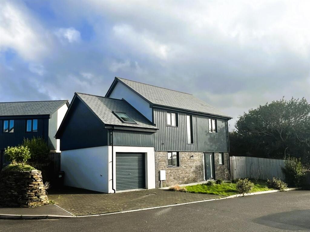 5 bedroom detached house for sale in Poltair Close, Barripper, Camborne ...