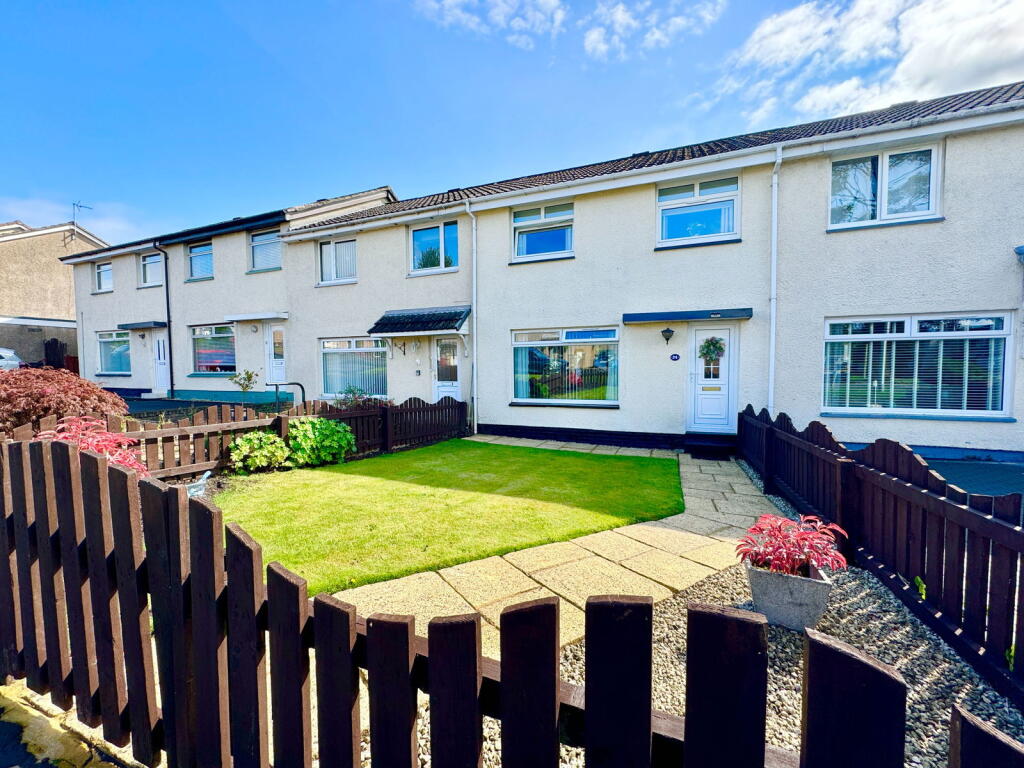 3 bedroom terraced house for sale in Hawthorn Drive, Banknock ...