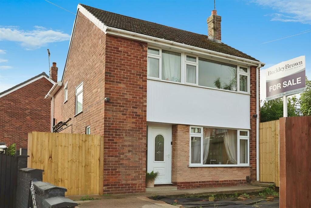 4 bedroom detached house for sale in Highland Close, Mansfield ...