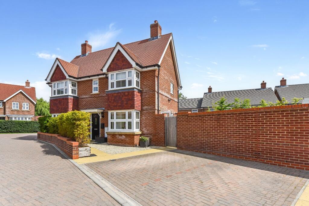 3 bedroom detached house for sale in Dairy Lane, Petersfield, Hampshire ...